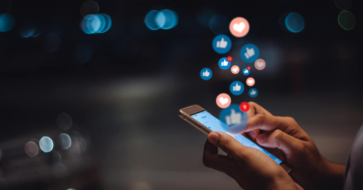 Orang Indonesia Paling Sering Habiskan Waktu untuk Main Sosial Media - GoodStats