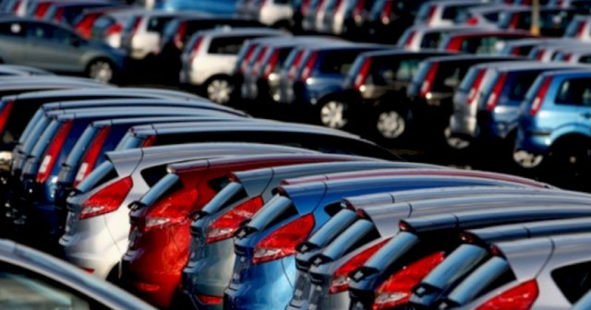 Penjualan Mobil Indonesia Melesu Awal 2025 - GoodStats